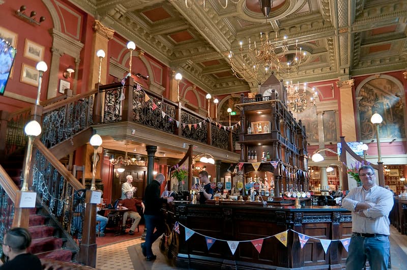 Sip Beer With the Ghosts of Famous Brits: A Peek Inside London’s ...